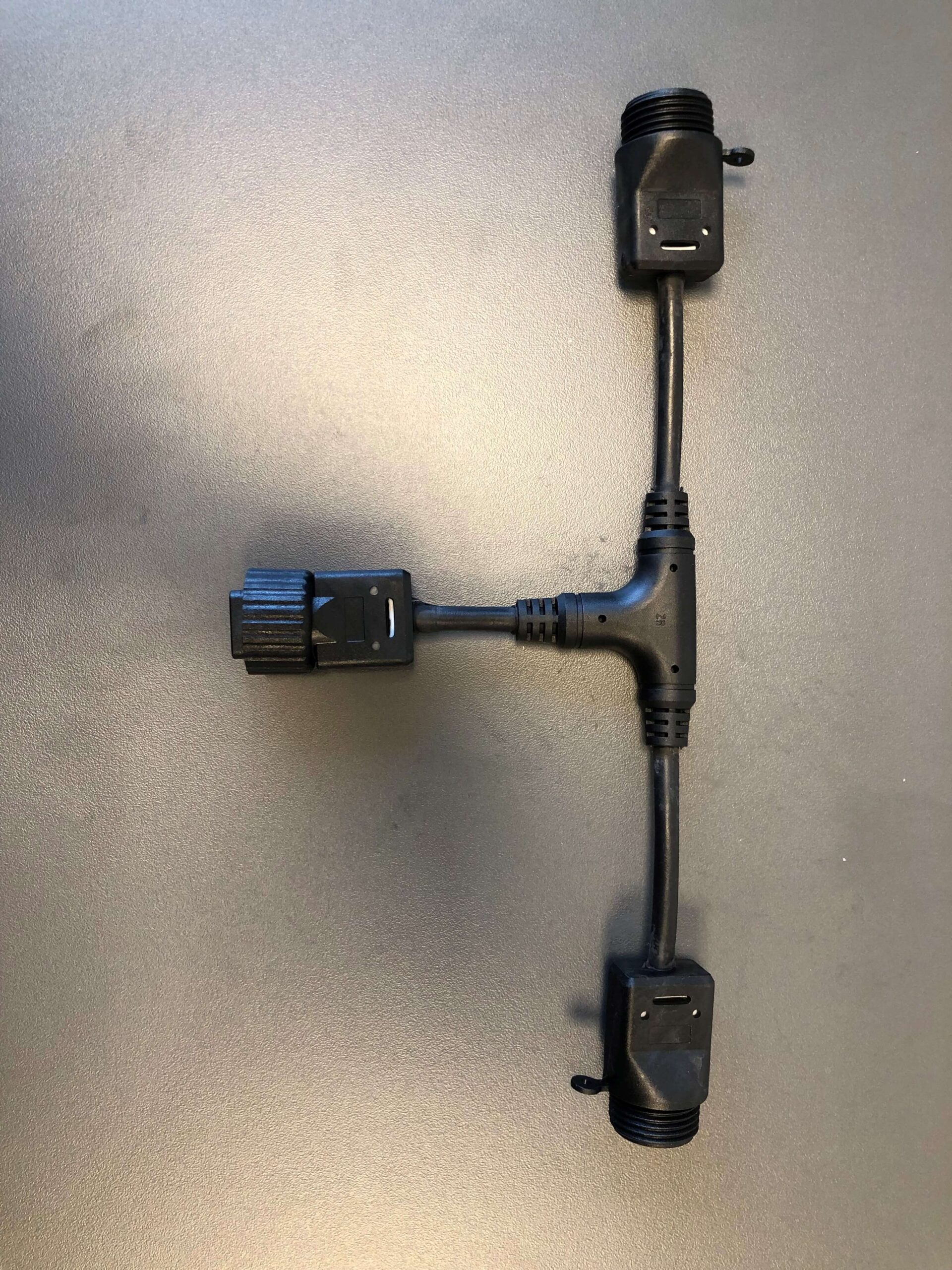 T-split connector - Promitto